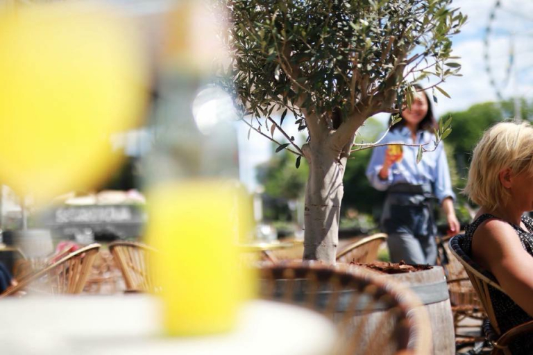 Uteservering i Göteborg med god dryck och trevlig meny – Corner